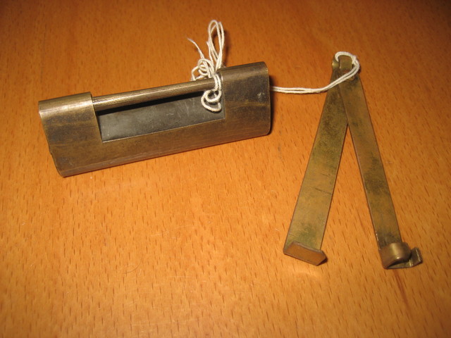 Extremely Puzzling: Chinese Lock