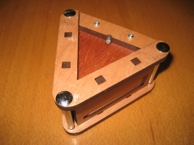 Extremely Puzzling: Triangle Trick Box 2