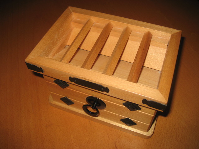 Extremely Puzzling: Secret Coin Box