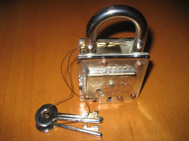 Extremely Puzzling: Swing Trick Lock 8
