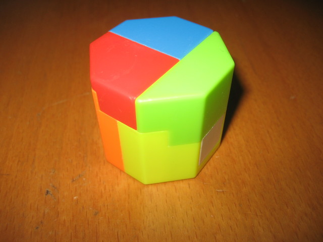 Extremely Puzzling: Small interlocking barrel*