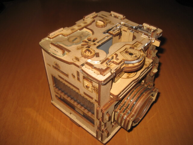 Extremely Puzzling: ClueBox Sherlock's Camera